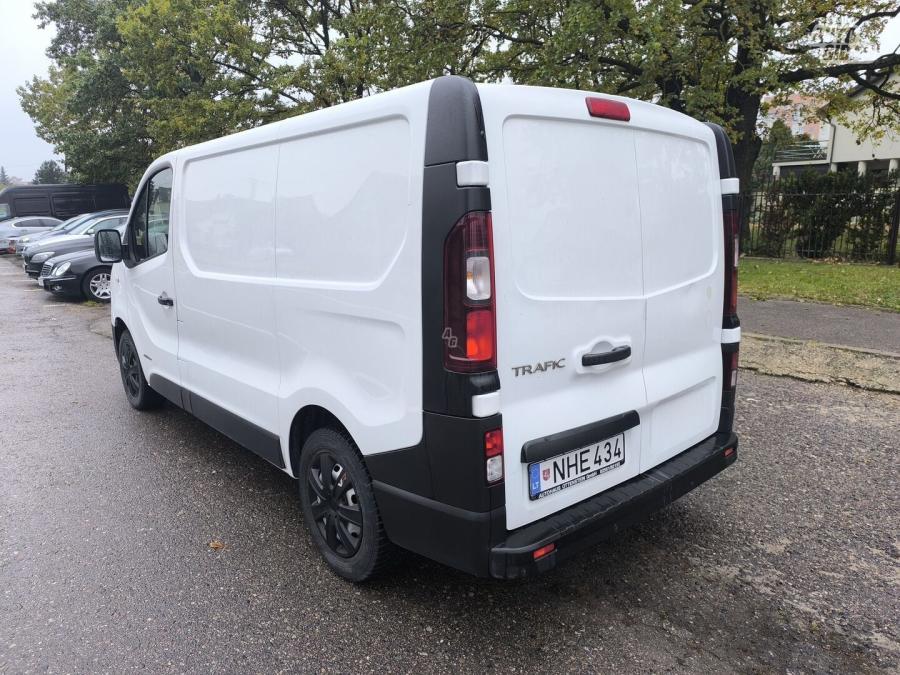 White Renault Trafic 2017 in Kaunas, with an engine capacity of 1.60 L and mileage of 294 thousand km for 5500 €, photo 7 on AUTOMOTO.COM.LV