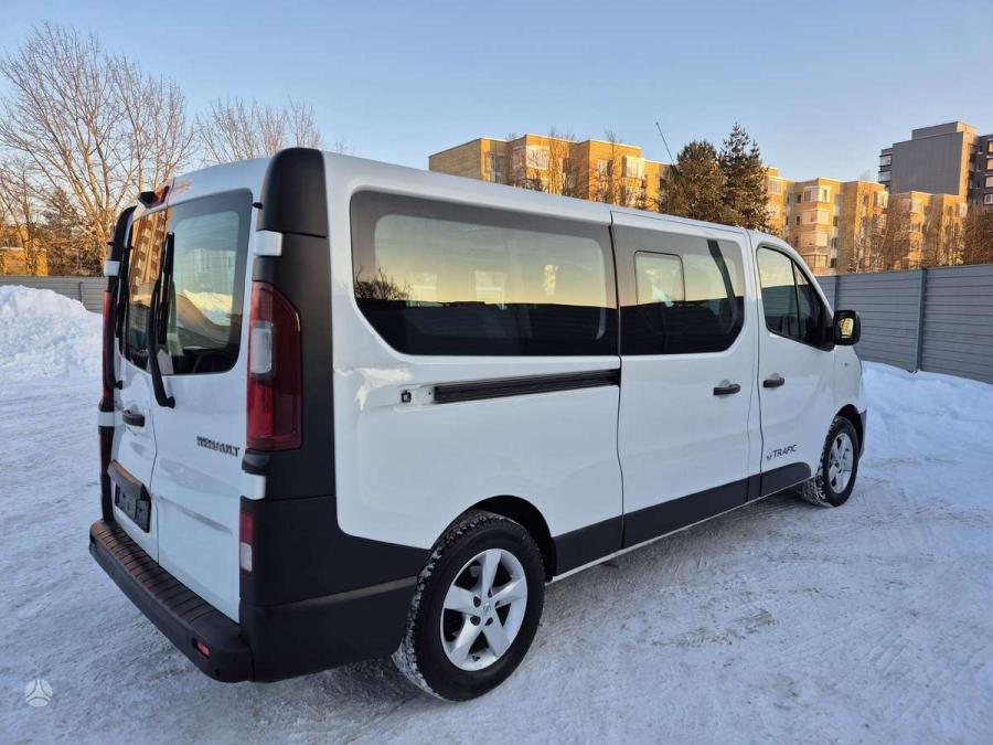 Balts Renault Trafic 2018 Panevēža, ar dzinēja tilpumu 1.60 L un nobraukumu 289 tūkst. km par 10100 €, foto 5 vietnē AUTOMOTO.COM.LV