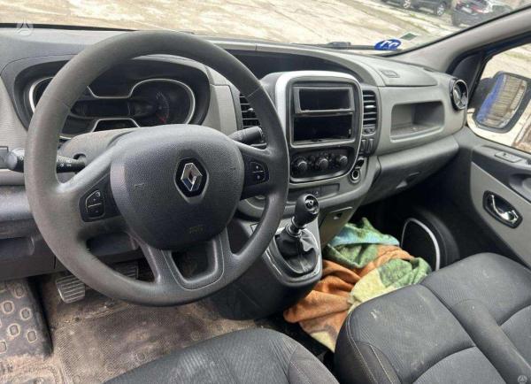 White Renault Trafic 2018 in Kaunas, with an engine capacity of 1.60 L and mileage of 300 thousand km for 2450 €, photo 5 on AUTOMOTO.COM.LV
