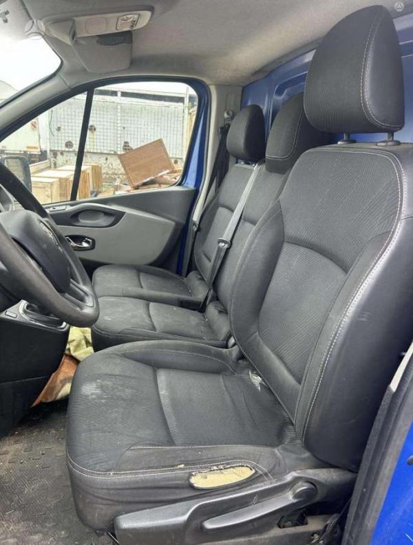 White Renault Trafic 2018 in Kaunas, with an engine capacity of 1.60 L and mileage of 300 thousand km for 2450 €, photo 6 on AUTOMOTO.COM.LV