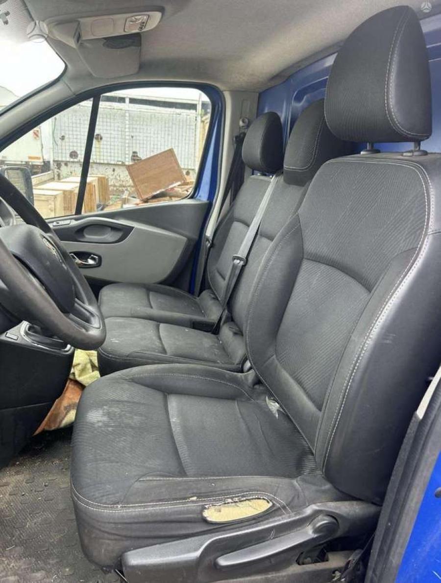 White Renault Trafic 2018 in Kaunas, with an engine capacity of 1.60 L and mileage of 300 thousand km for 2450 €, photo 7 on AUTOMOTO.COM.LV