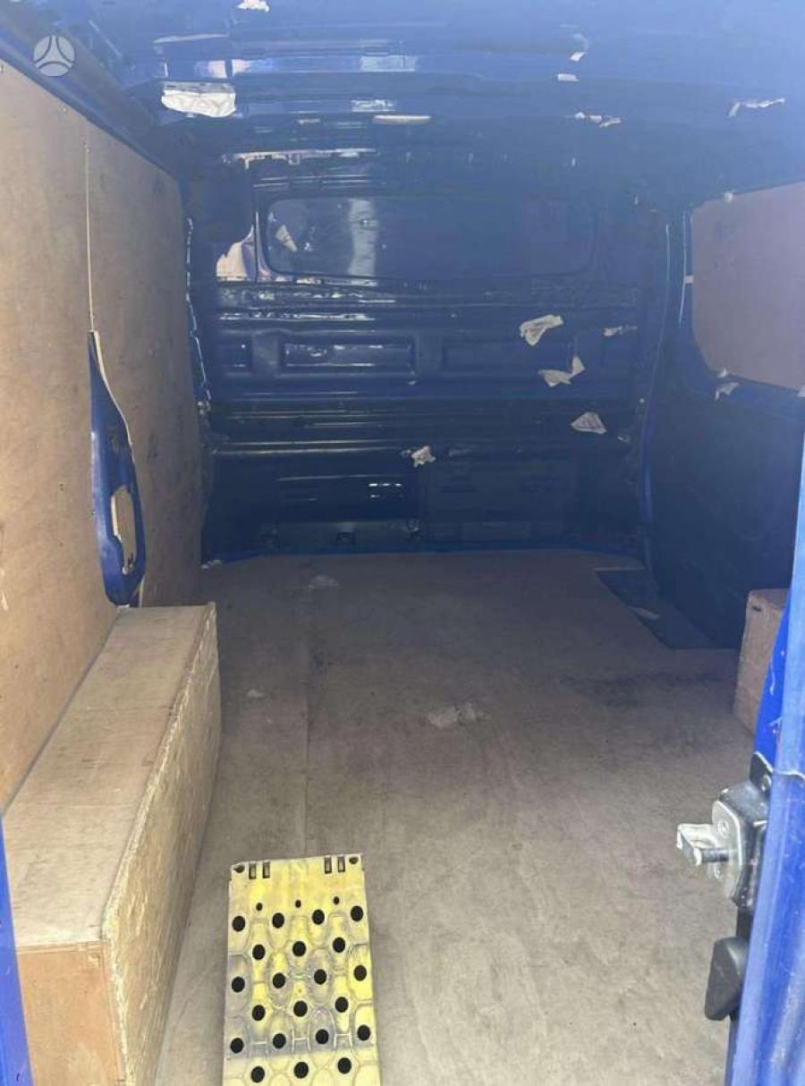 White Renault Trafic 2018 in Kaunas, with an engine capacity of 1.60 L and mileage of 300 thousand km for 2450 €, photo 9 on AUTOMOTO.COM.LV