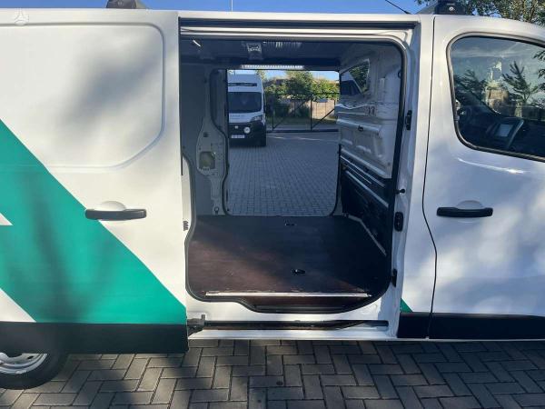 White Renault Trafic 2018 in Taurage, with an engine capacity of 1.60 L and mileage of 209 thousand km for 7200 €, photo 10 on AUTOMOTO.COM.LV