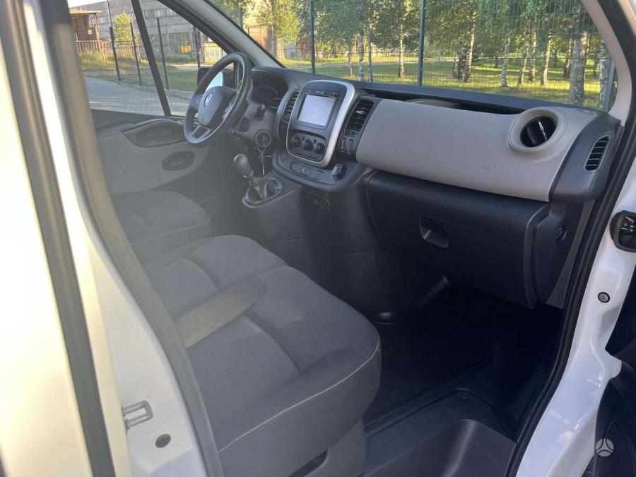 White Renault Trafic 2018 in Taurage, with an engine capacity of 1.60 L and mileage of 209 thousand km for 7200 €, photo 14 on AUTOMOTO.COM.LV