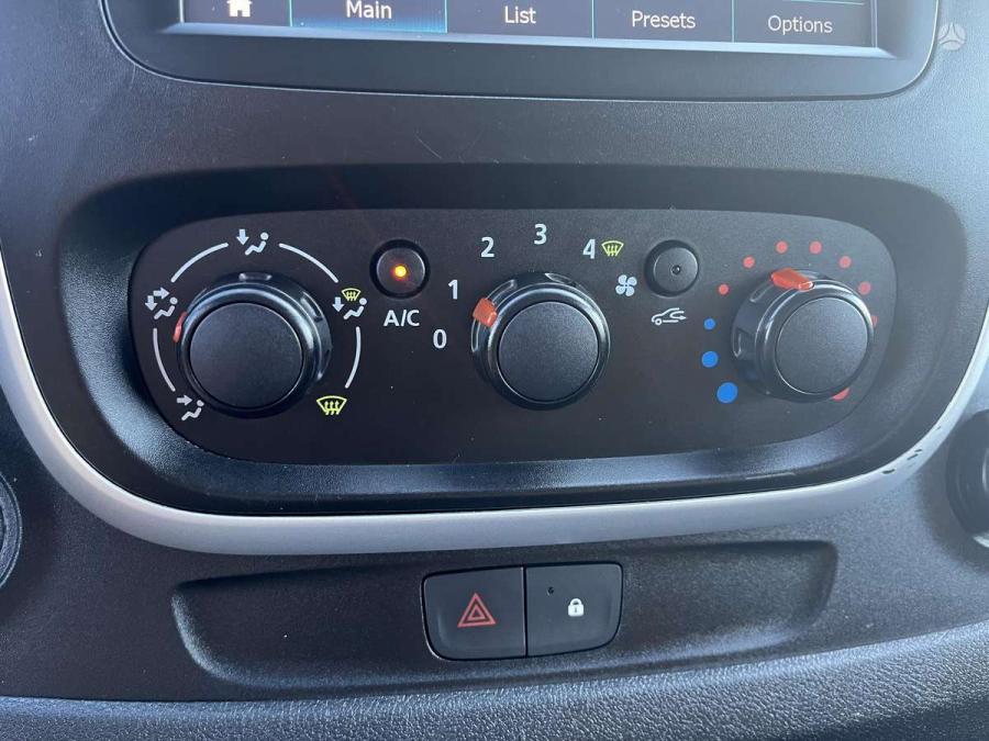 White Renault Trafic 2018 in Taurage, with an engine capacity of 1.60 L and mileage of 209 thousand km for 7200 €, photo 15 on AUTOMOTO.COM.LV