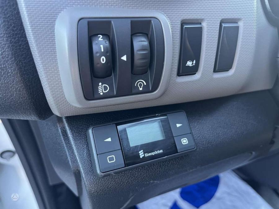 White Renault Trafic 2018 in Taurage, with an engine capacity of 1.60 L and mileage of 209 thousand km for 7200 €, photo 17 on AUTOMOTO.COM.LV