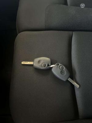 White Renault Trafic 2018 in Taurage, with an engine capacity of 1.60 L and mileage of 209 thousand km for 7200 €, photo 25 on AUTOMOTO.COM.LV