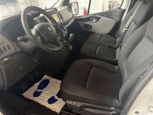 White Renault Trafic 2018 in Taurage, with an engine capacity of 1.60 L and mileage of 209 thousand km for 7200 €, photo 27 on AUTOMOTO.COM.LV