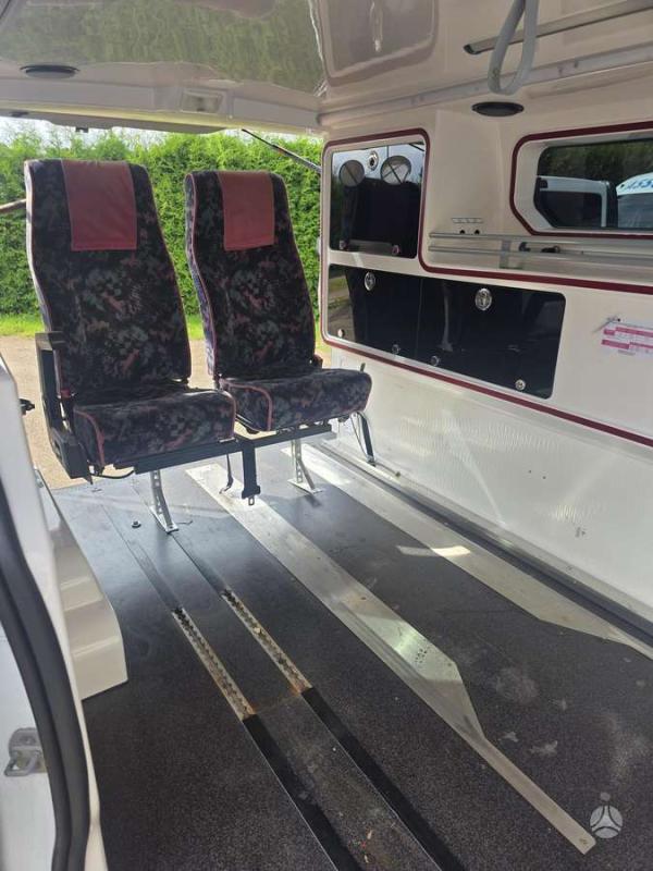 White Renault Trafic 2018 in Taurage, with an engine capacity of 1.60 L and mileage of 226 thousand km for 8200 €, photo 8 on AUTOMOTO.COM.LV