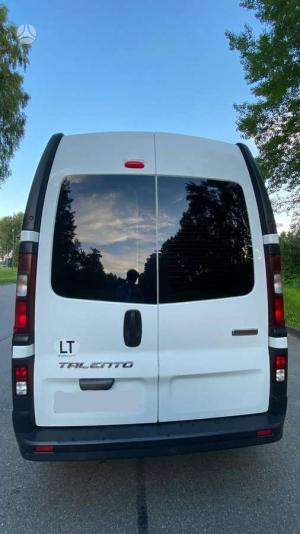 White Renault Trafic 2018 in Visaginas, with an engine capacity of 1.60 L and mileage of 294 thousand km for 14600 €, photo 5 on AUTOMOTO.COM.LV