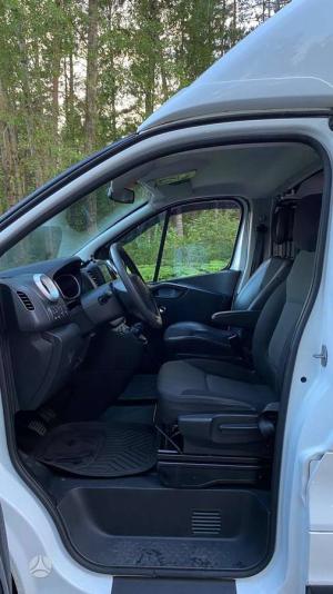 White Renault Trafic 2018 in Visaginas, with an engine capacity of 1.60 L and mileage of 294 thousand km for 14600 €, photo 16 on AUTOMOTO.COM.LV