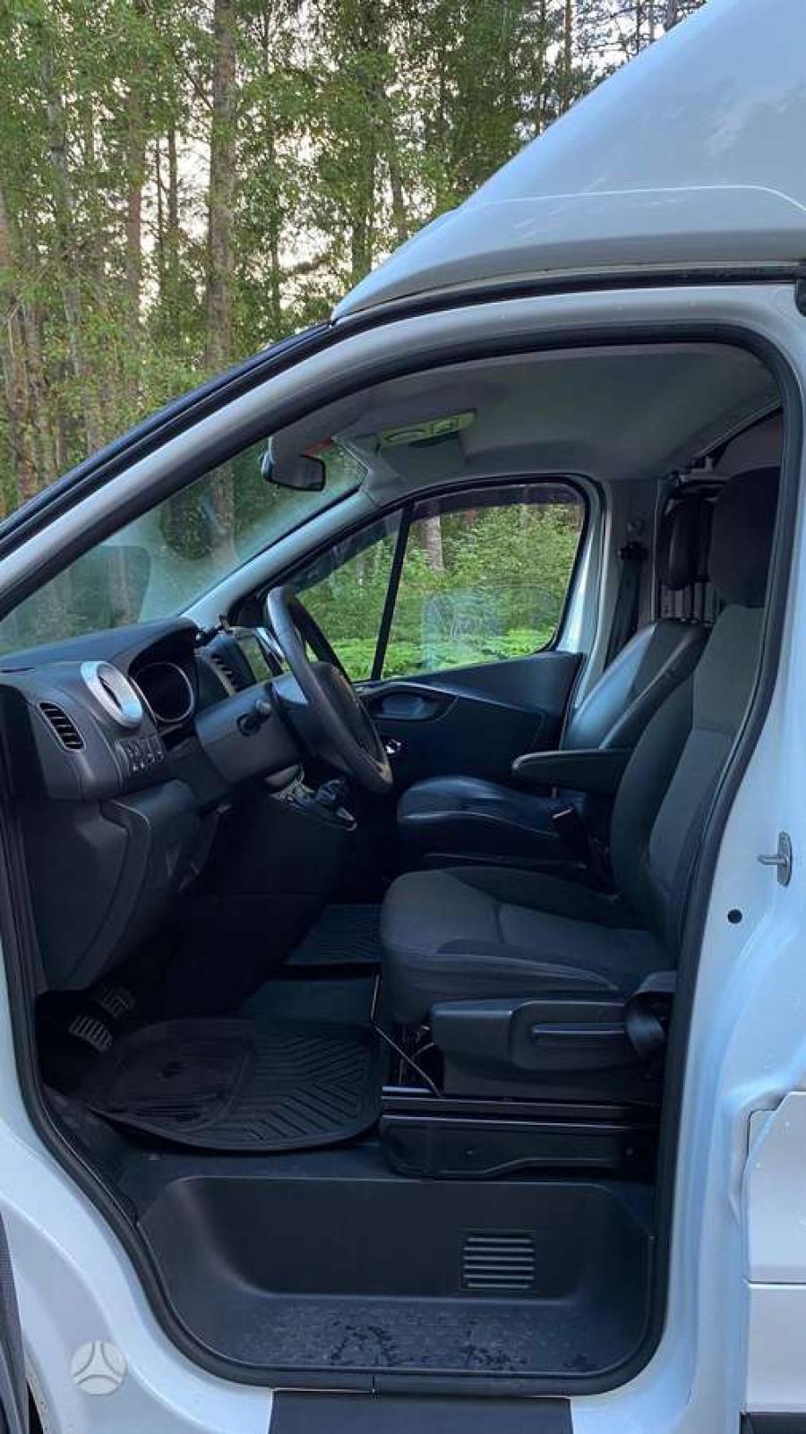 White Renault Trafic 2018 in Visaginas, with an engine capacity of 1.60 L and mileage of 294 thousand km for 14600 €, photo 16 on AUTOMOTO.COM.LV
