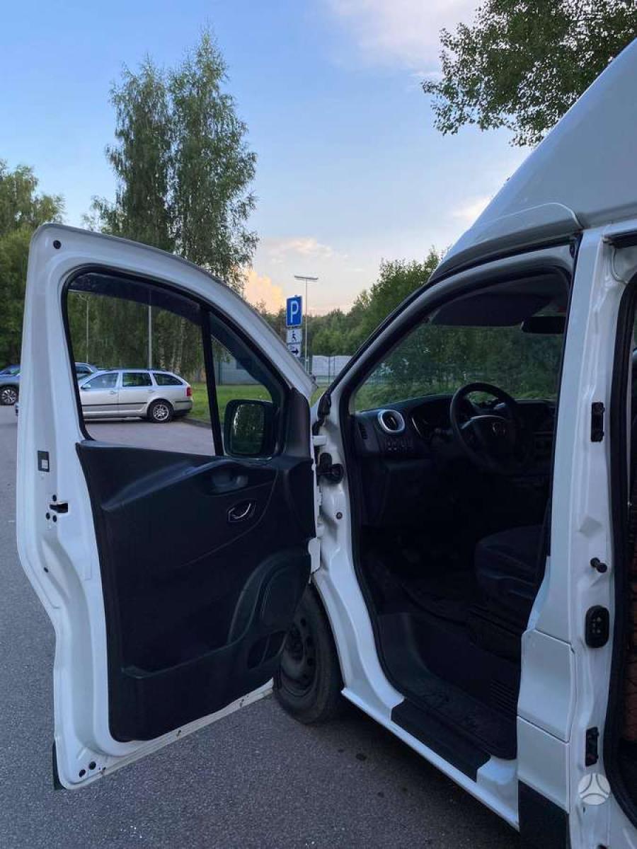 White Renault Trafic 2018 in Visaginas, with an engine capacity of 1.60 L and mileage of 294 thousand km for 14600 €, photo 17 on AUTOMOTO.COM.LV