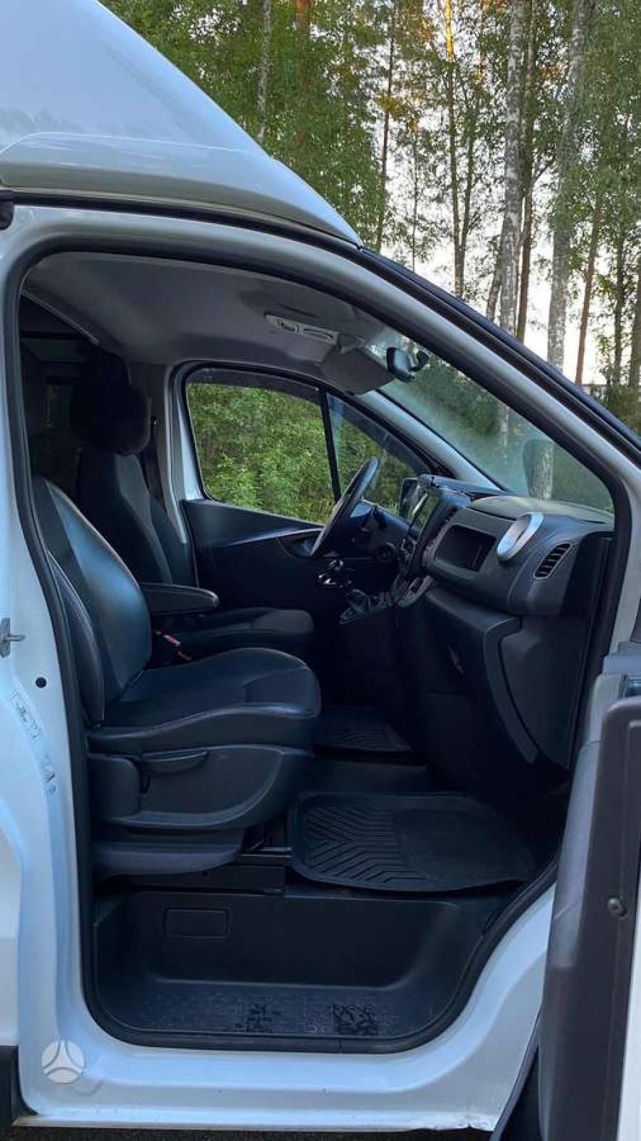 White Renault Trafic 2018 in Visaginas, with an engine capacity of 1.60 L and mileage of 294 thousand km for 14600 €, photo 19 on AUTOMOTO.COM.LV