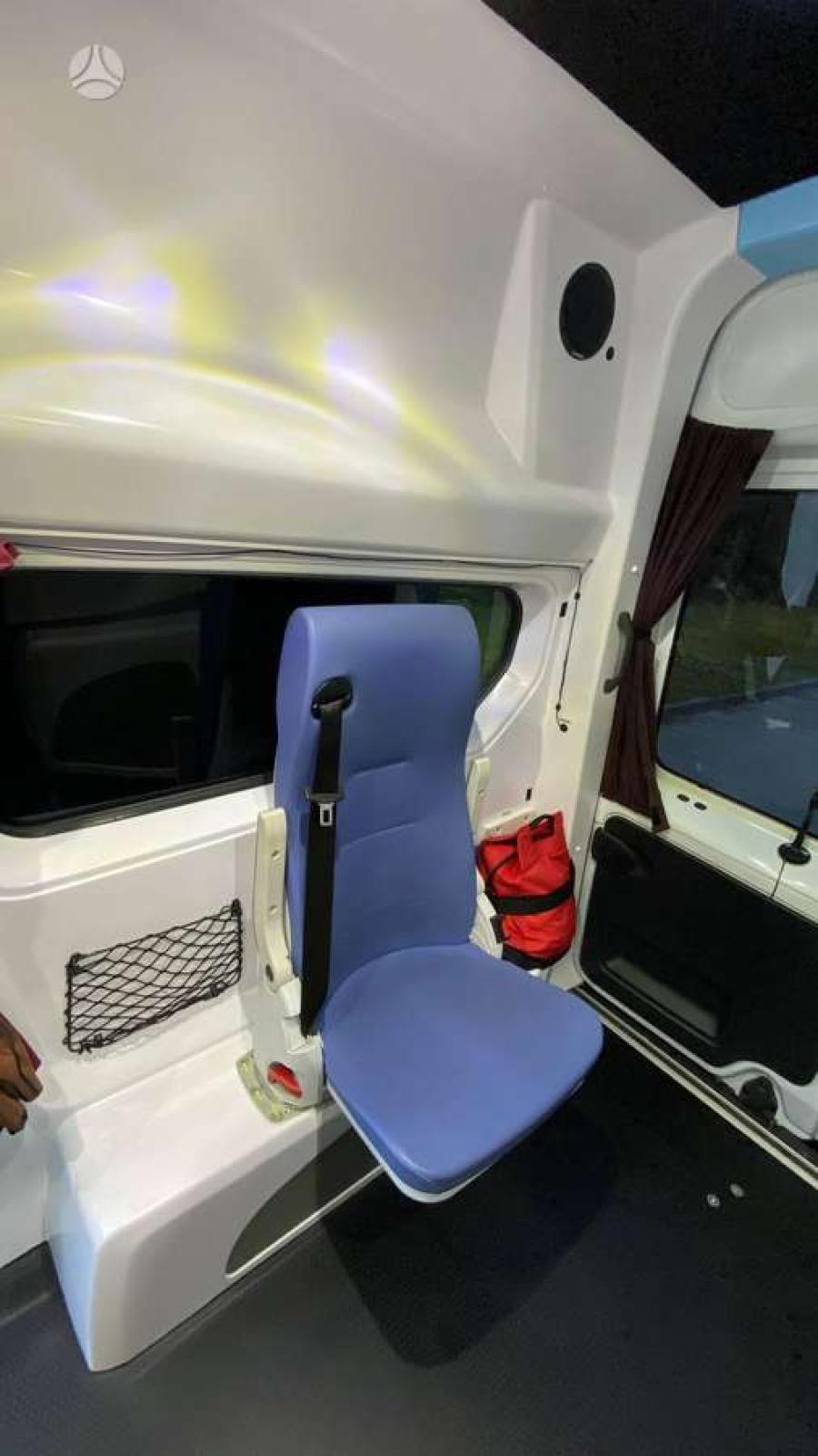 White Renault Trafic 2018 in Visaginas, with an engine capacity of 1.60 L and mileage of 294 thousand km for 14600 €, photo 28 on AUTOMOTO.COM.LV