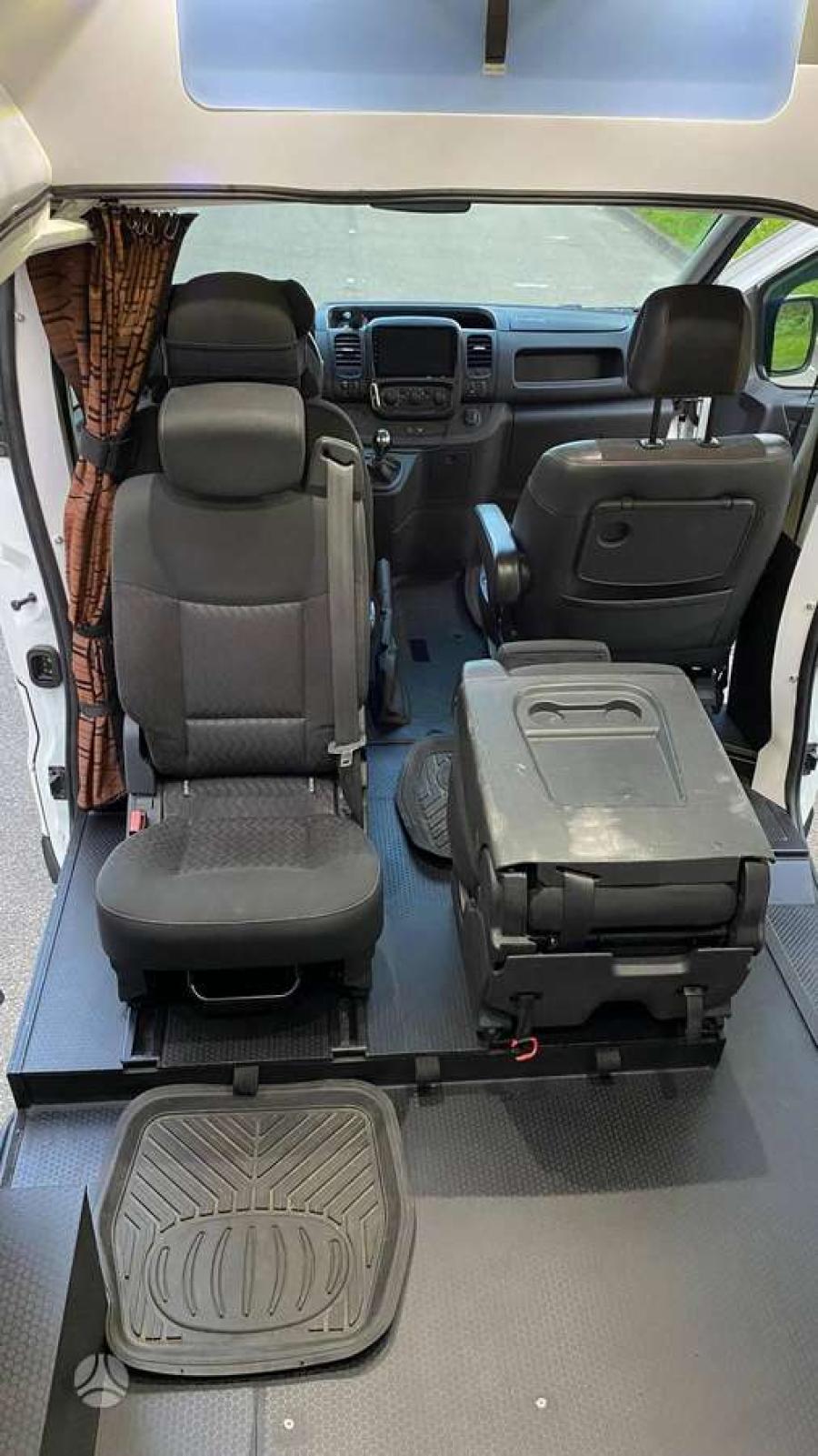 White Renault Trafic 2018 in Visaginas, with an engine capacity of 1.60 L and mileage of 294 thousand km for 14600 €, photo 34 on AUTOMOTO.COM.LV