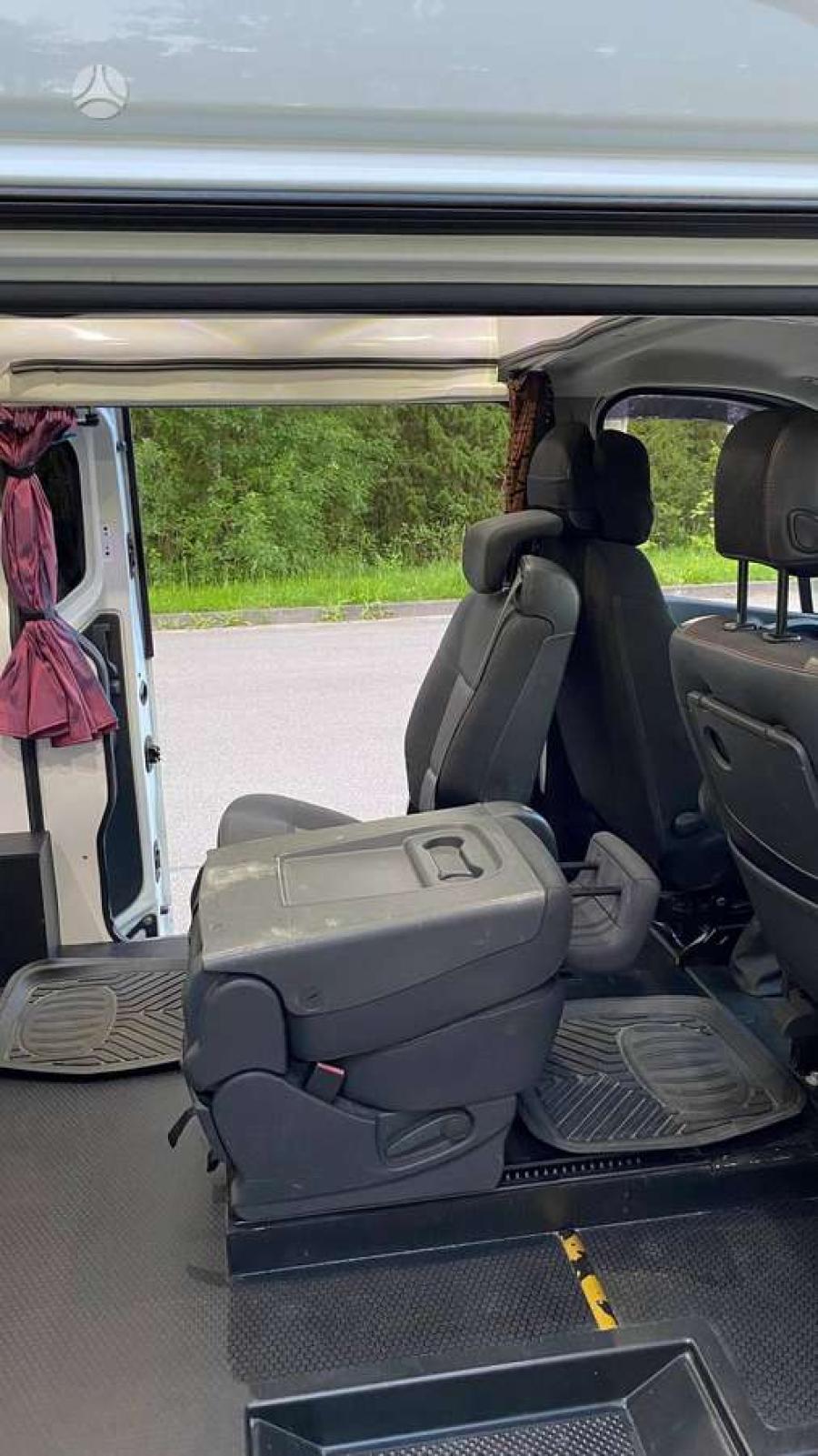 White Renault Trafic 2018 in Visaginas, with an engine capacity of 1.60 L and mileage of 294 thousand km for 14600 €, photo 35 on AUTOMOTO.COM.LV
