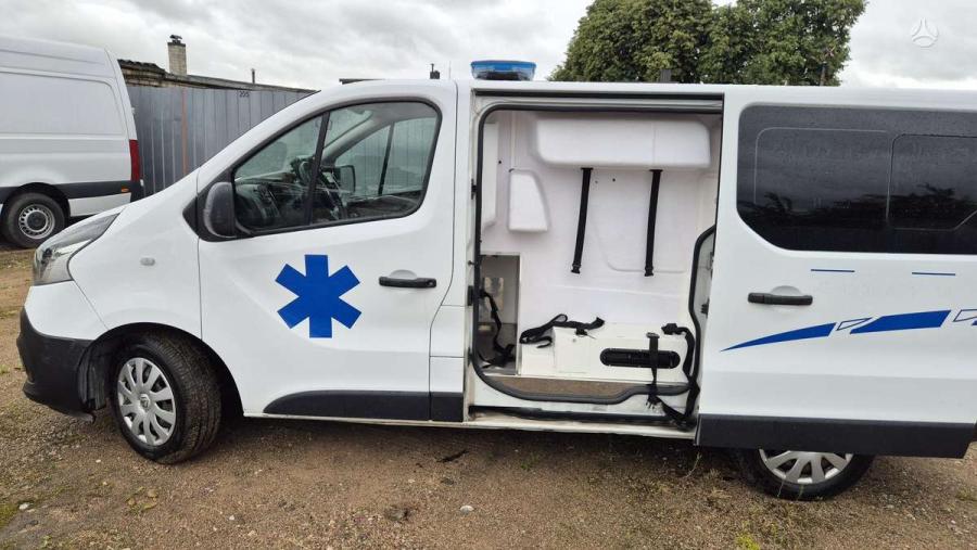 White Renault Trafic 2018 in Taurage, with an engine capacity of 1.60 L and mileage of 271 thousand km for 6700 €, photo 13 on AUTOMOTO.COM.LV