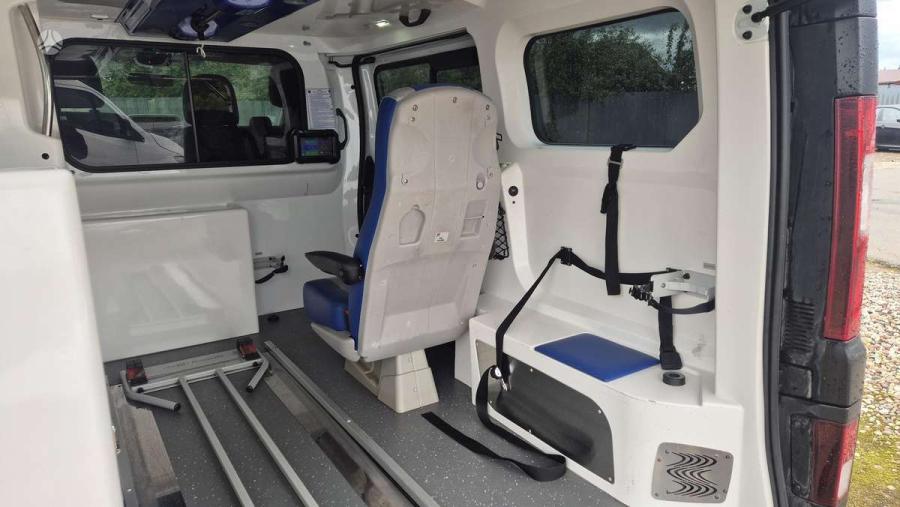 White Renault Trafic 2018 in Taurage, with an engine capacity of 1.60 L and mileage of 271 thousand km for 6700 €, photo 15 on AUTOMOTO.COM.LV