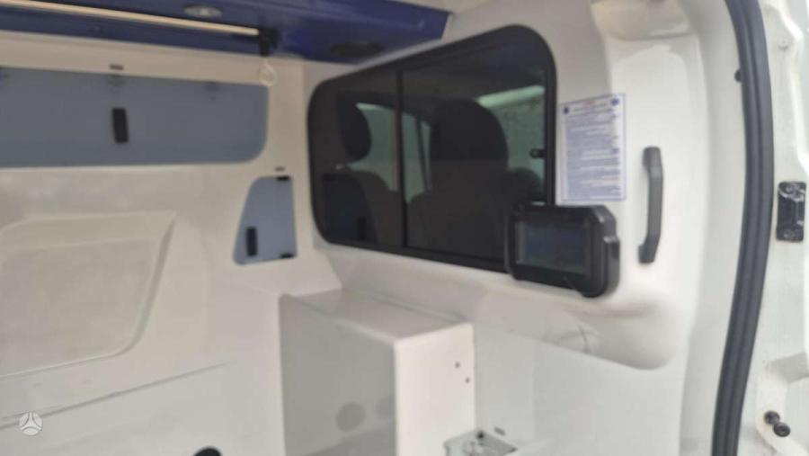 White Renault Trafic 2018 in Taurage, with an engine capacity of 1.60 L and mileage of 271 thousand km for 6700 €, photo 19 on AUTOMOTO.COM.LV