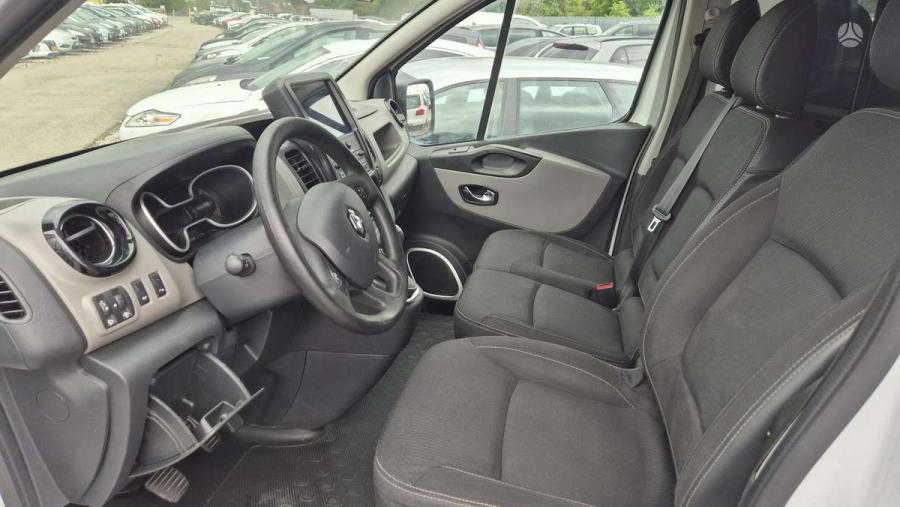 White Renault Trafic 2018 in Taurage, with an engine capacity of 1.60 L and mileage of 271 thousand km for 6700 €, photo 20 on AUTOMOTO.COM.LV