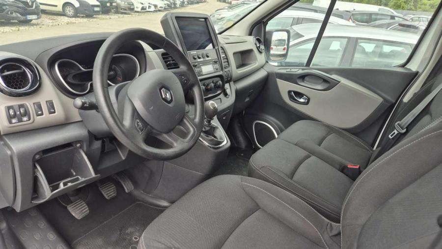 White Renault Trafic 2018 in Taurage, with an engine capacity of 1.60 L and mileage of 271 thousand km for 6700 €, photo 21 on AUTOMOTO.COM.LV