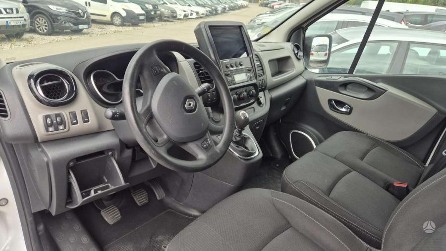 White Renault Trafic 2018 in Taurage, with an engine capacity of 1.60 L and mileage of 271 thousand km for 6700 €, photo 22 on AUTOMOTO.COM.LV