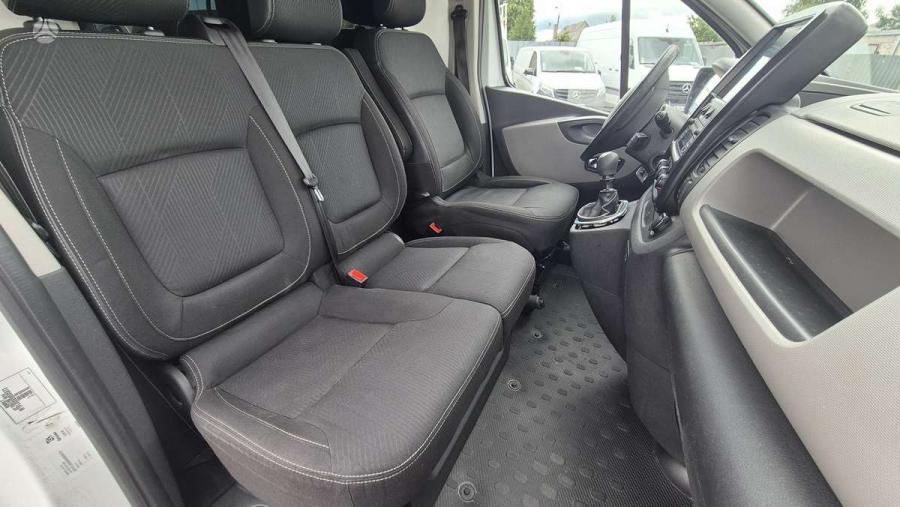 White Renault Trafic 2018 in Taurage, with an engine capacity of 1.60 L and mileage of 271 thousand km for 6700 €, photo 25 on AUTOMOTO.COM.LV