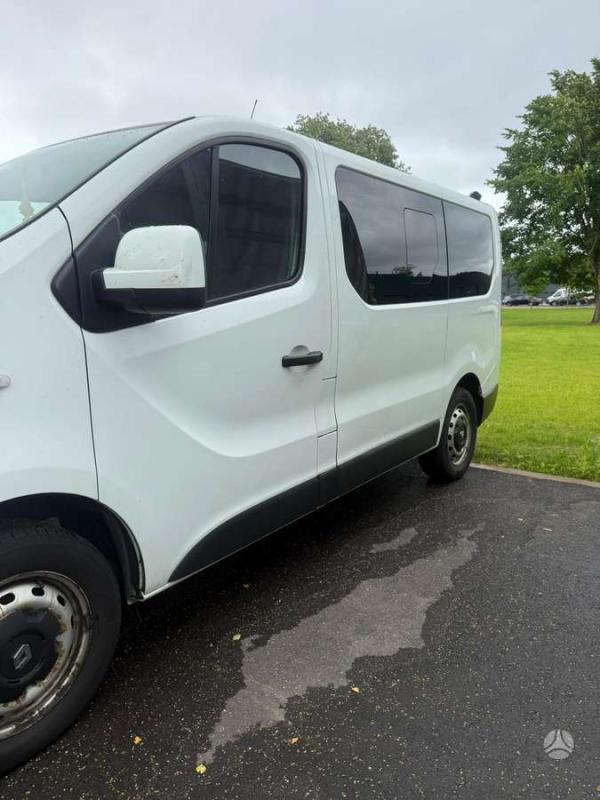 White Renault Trafic 2018 in Vilnius, with an engine capacity of 1.60 L and mileage of 317 thousand km for 9300 €, photo 1 on AUTOMOTO.COM.LV