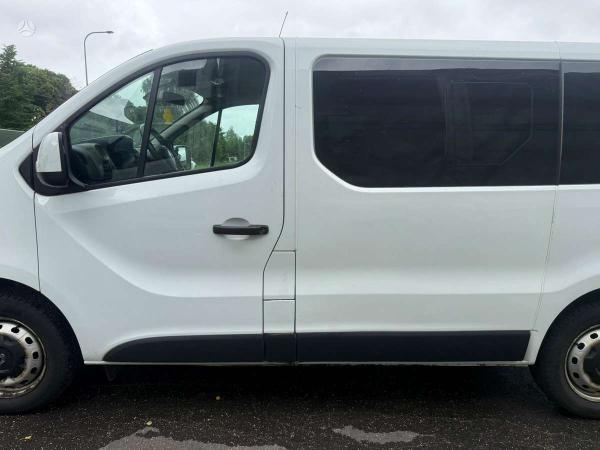 White Renault Trafic 2018 in Vilnius, with an engine capacity of 1.60 L and mileage of 317 thousand km for 9300 €, photo 2 on AUTOMOTO.COM.LV