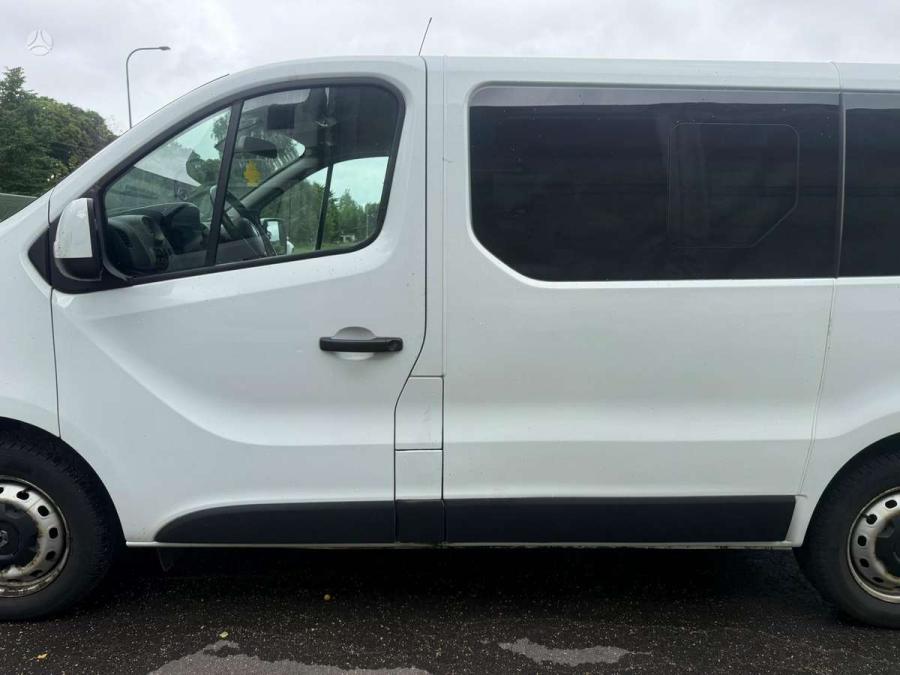 White Renault Trafic 2018 in Vilnius, with an engine capacity of 1.60 L and mileage of 317 thousand km for 9300 €, photo 3 on AUTOMOTO.COM.LV