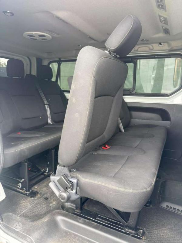 White Renault Trafic 2018 in Vilnius, with an engine capacity of 1.60 L and mileage of 317 thousand km for 9300 €, photo 5 on AUTOMOTO.COM.LV