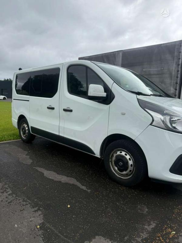 White Renault Trafic 2018 in Vilnius, with an engine capacity of 1.60 L and mileage of 317 thousand km for 9300 €, photo 6 on AUTOMOTO.COM.LV