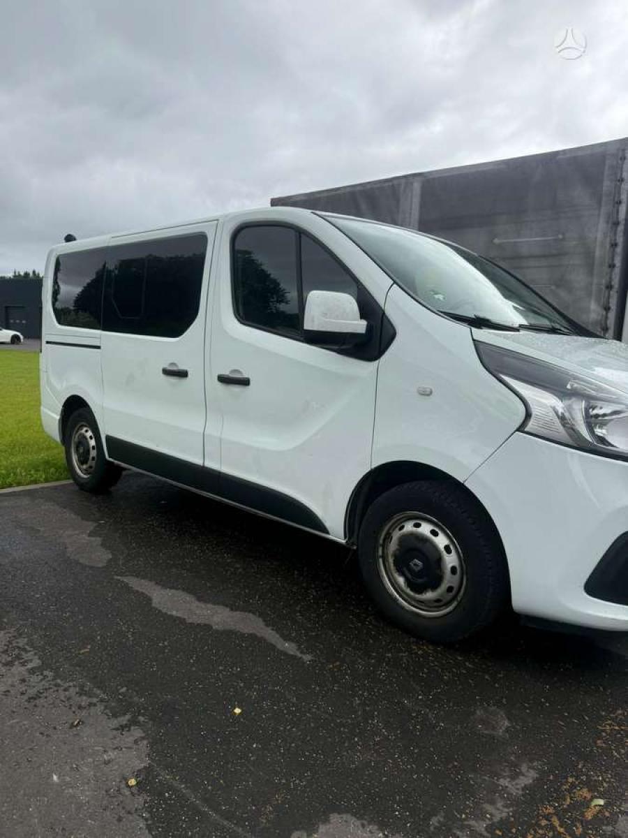 White Renault Trafic 2018 in Vilnius, with an engine capacity of 1.60 L and mileage of 317 thousand km for 9300 €, photo 7 on AUTOMOTO.COM.LV