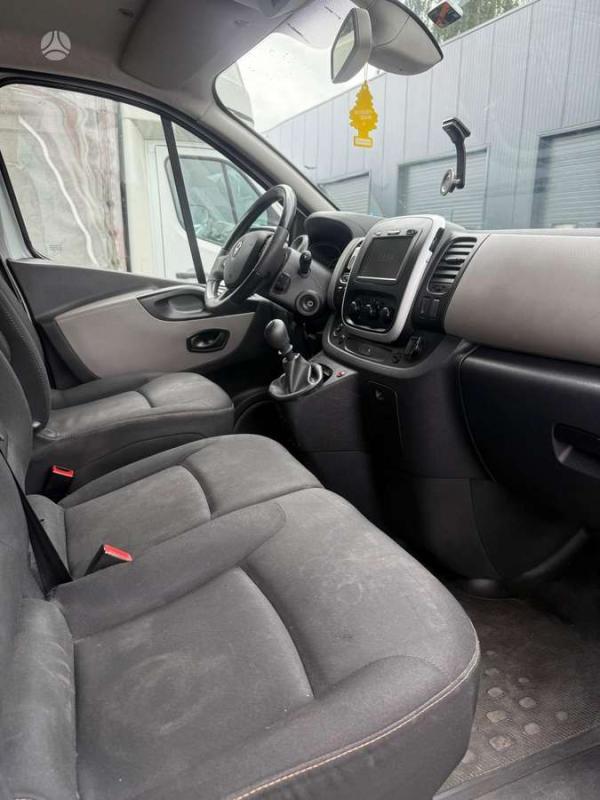 White Renault Trafic 2018 in Vilnius, with an engine capacity of 1.60 L and mileage of 317 thousand km for 9300 €, photo 7 on AUTOMOTO.COM.LV