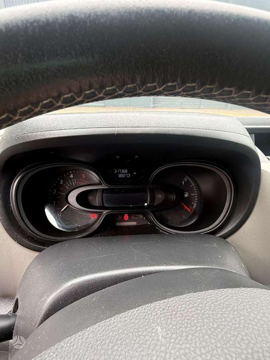 White Renault Trafic 2018 in Vilnius, with an engine capacity of 1.60 L and mileage of 317 thousand km for 9300 €, photo 9 on AUTOMOTO.COM.LV