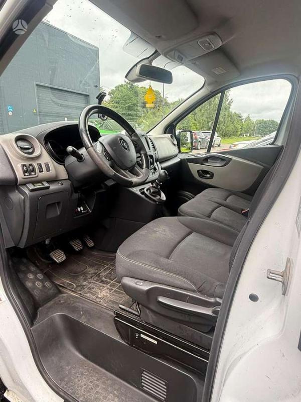 White Renault Trafic 2018 in Vilnius, with an engine capacity of 1.60 L and mileage of 317 thousand km for 9300 €, photo 9 on AUTOMOTO.COM.LV