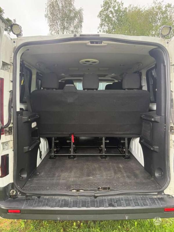 White Renault Trafic 2018 in Vilnius, with an engine capacity of 1.60 L and mileage of 317 thousand km for 9300 €, photo 10 on AUTOMOTO.COM.LV