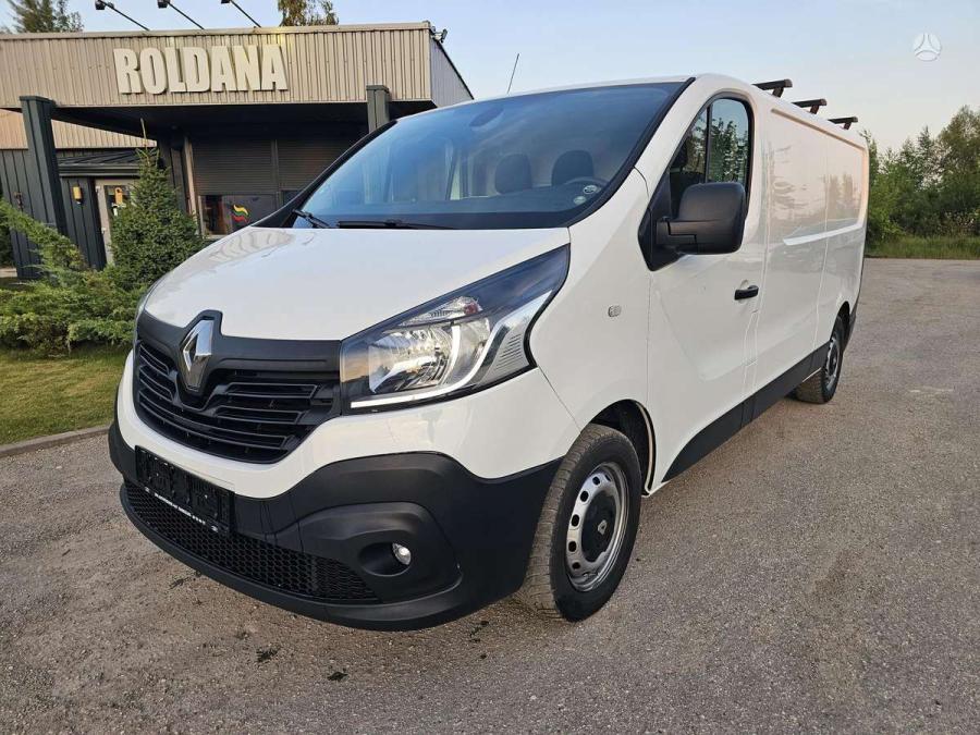 White Renault Trafic 2018 in Pakruojis, with an engine capacity of 1.60 L and mileage of 167 thousand km for 7900 €, photo 1 on AUTOMOTO.COM.LV