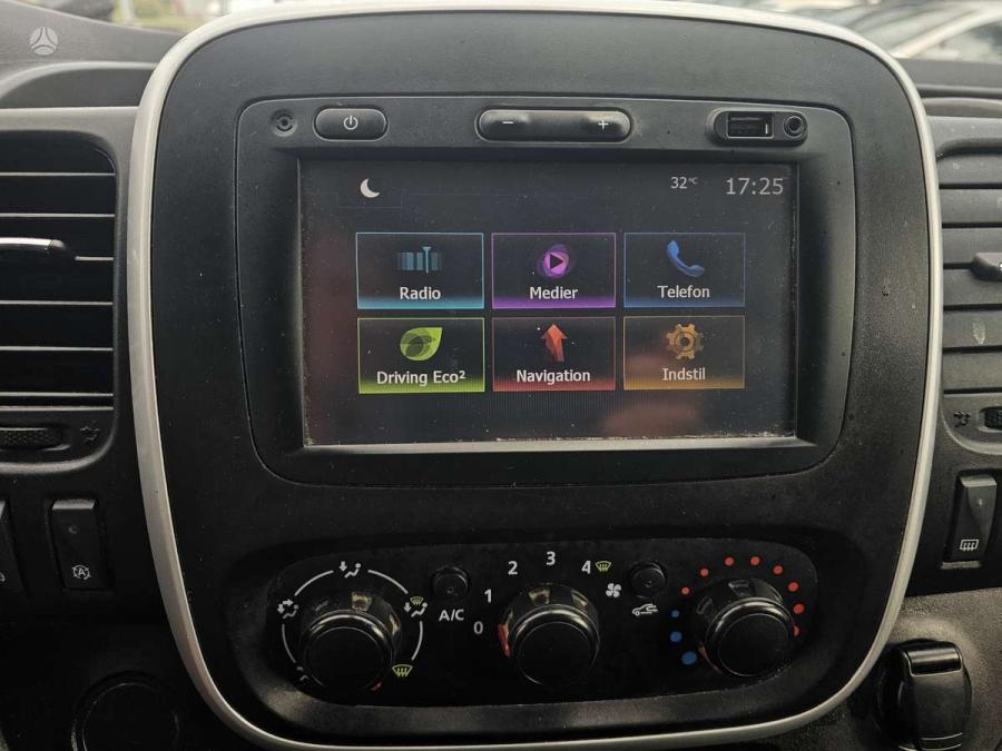 White Renault Trafic 2018 in Pakruojis, with an engine capacity of 1.60 L and mileage of 167 thousand km for 7900 €, photo 10 on AUTOMOTO.COM.LV