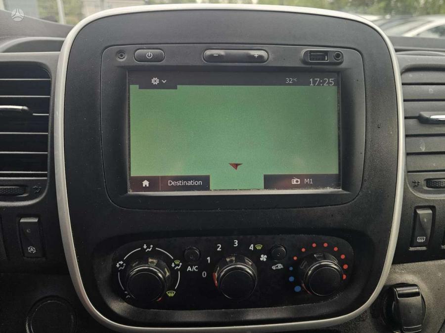 White Renault Trafic 2018 in Pakruojis, with an engine capacity of 1.60 L and mileage of 167 thousand km for 7900 €, photo 11 on AUTOMOTO.COM.LV