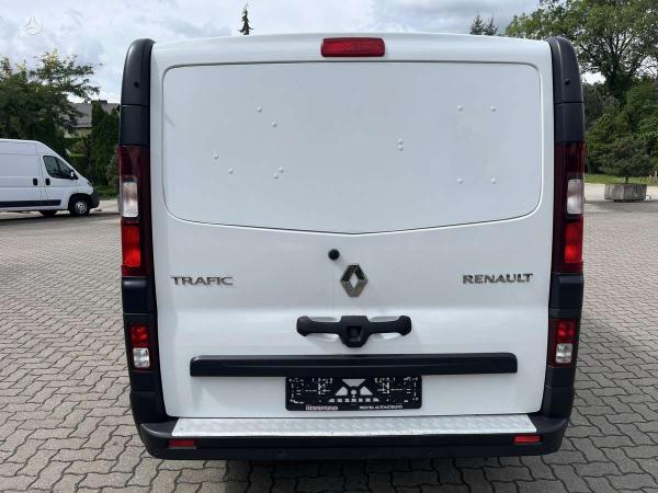 White Renault Trafic 2018 in Alytus, with an engine capacity of 1.60 L and mileage of 96 thousand km for 9559 €, photo 6 on AUTOMOTO.COM.LV