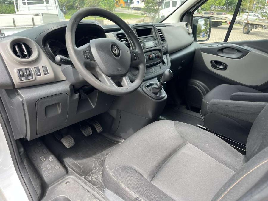White Renault Trafic 2018 in Alytus, with an engine capacity of 1.60 L and mileage of 96 thousand km for 9559 €, photo 8 on AUTOMOTO.COM.LV