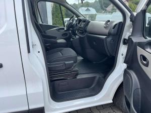 White Renault Trafic 2018 in Alytus, with an engine capacity of 1.60 L and mileage of 96 thousand km for 9559 €, photo 10 on AUTOMOTO.COM.LV