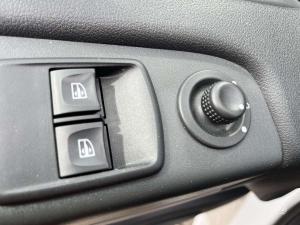 White Renault Trafic 2018 in Alytus, with an engine capacity of 1.60 L and mileage of 96 thousand km for 9559 €, photo 13 on AUTOMOTO.COM.LV