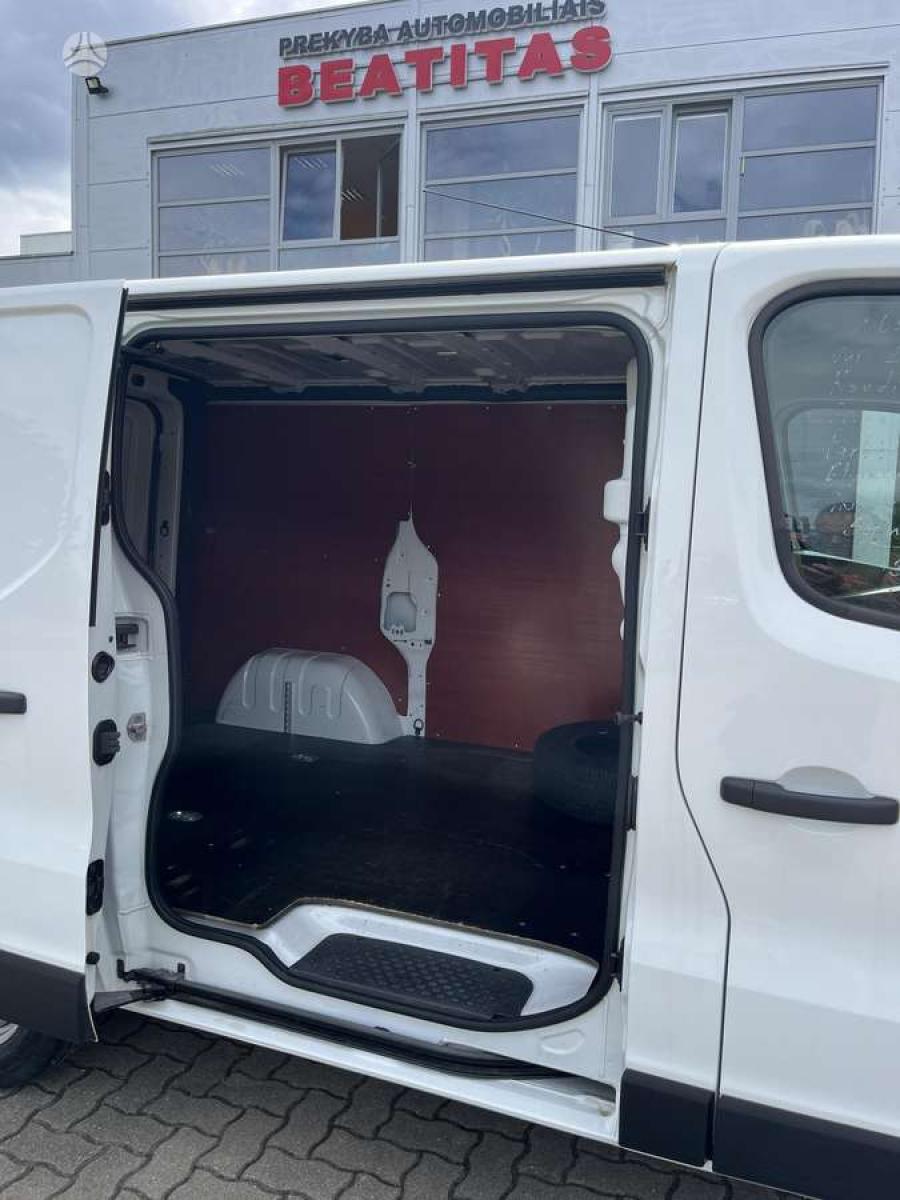 White Renault Trafic 2018 in Alytus, with an engine capacity of 1.60 L and mileage of 96 thousand km for 9559 €, photo 17 on AUTOMOTO.COM.LV