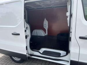 White Renault Trafic 2018 in Alytus, with an engine capacity of 1.60 L and mileage of 96 thousand km for 9559 €, photo 18 on AUTOMOTO.COM.LV