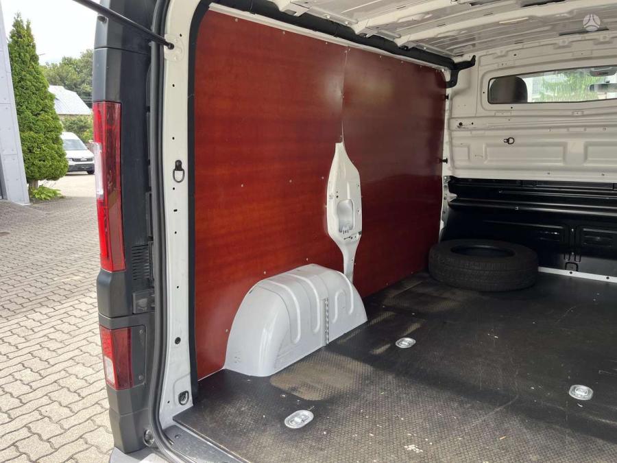 White Renault Trafic 2018 in Alytus, with an engine capacity of 1.60 L and mileage of 96 thousand km for 9559 €, photo 20 on AUTOMOTO.COM.LV
