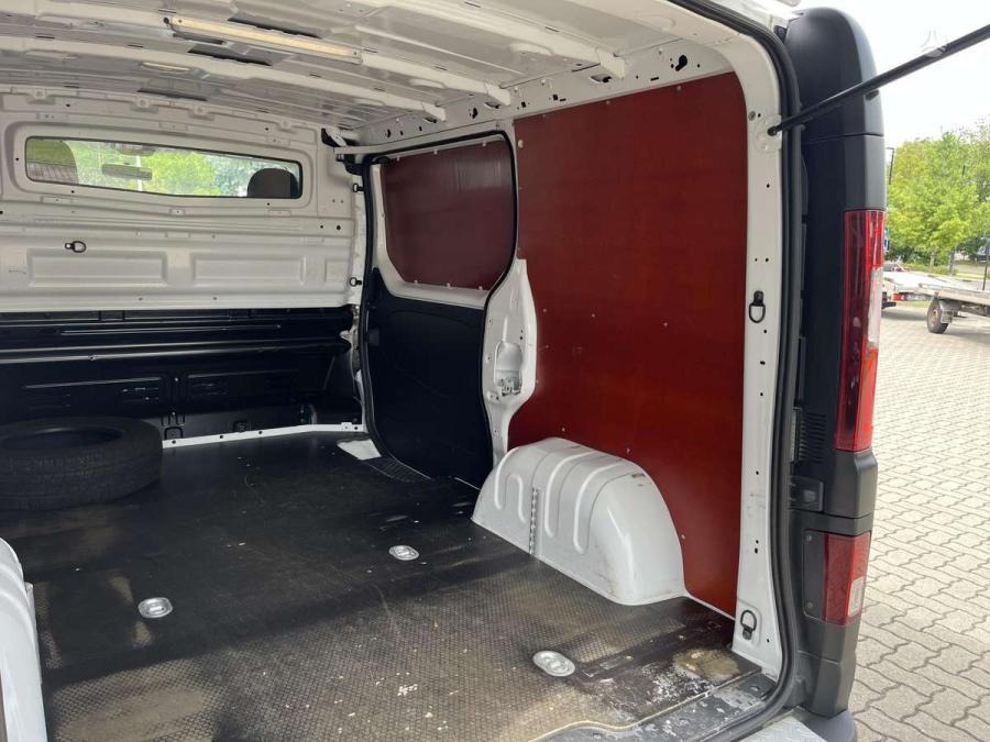 White Renault Trafic 2018 in Alytus, with an engine capacity of 1.60 L and mileage of 96 thousand km for 9559 €, photo 21 on AUTOMOTO.COM.LV
