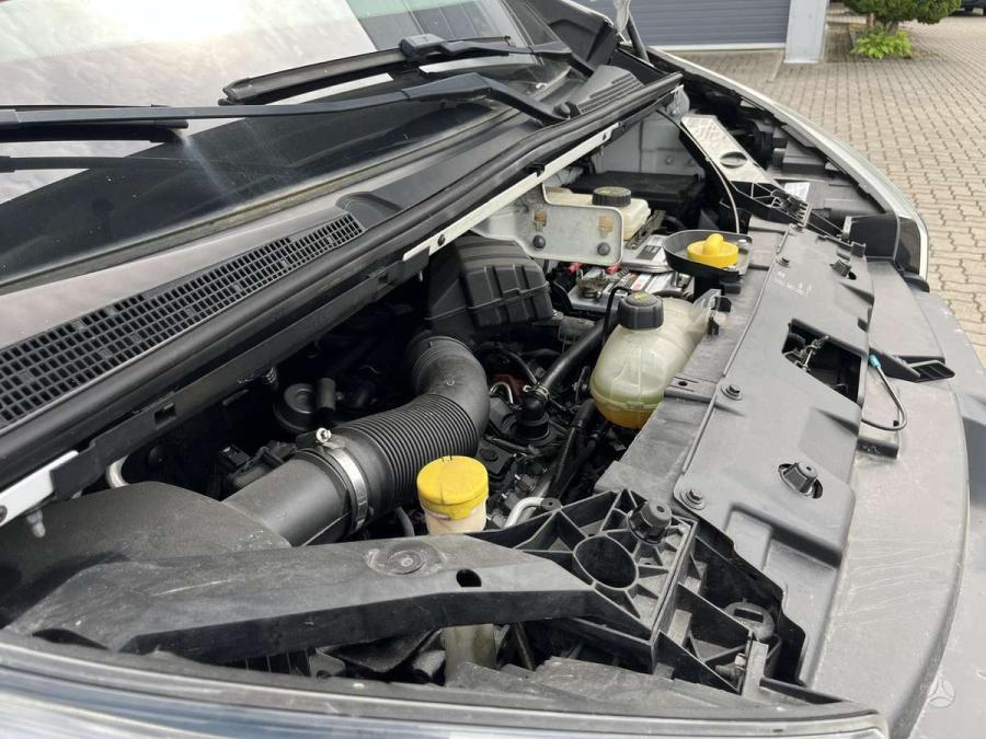 White Renault Trafic 2018 in Alytus, with an engine capacity of 1.60 L and mileage of 96 thousand km for 9559 €, photo 22 on AUTOMOTO.COM.LV